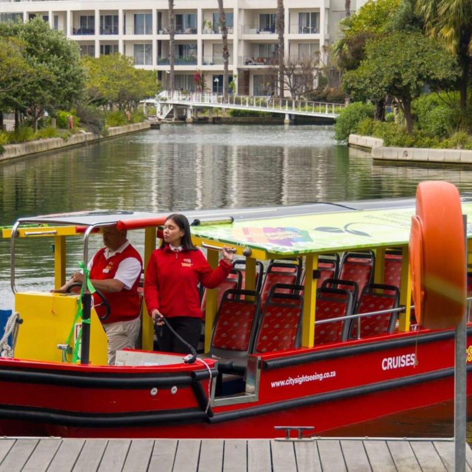 First Electric Sightseeing Boat Launches at V&A Waterfront – APTA